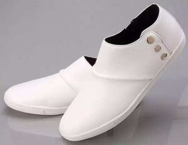 सफेद चमड़े के जूते
