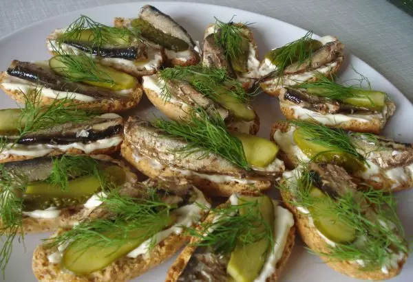 Pre-made sandwiches with sprats