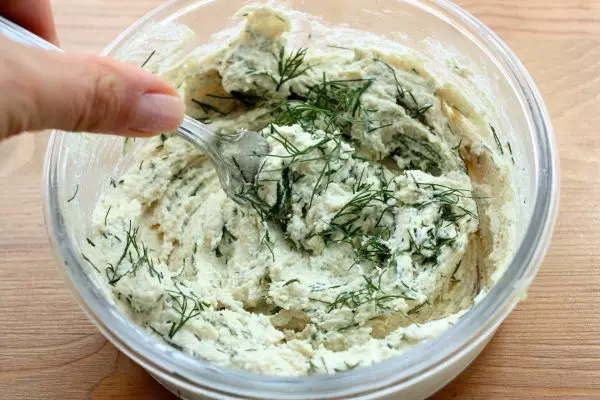 Creamy cheese and dill