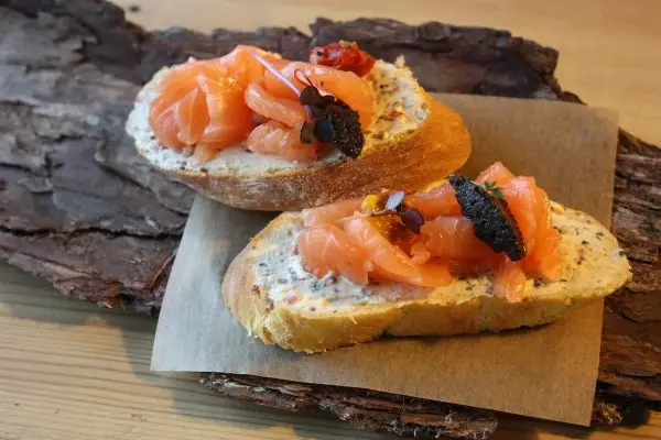 Salmon sandwiches and cream cheese