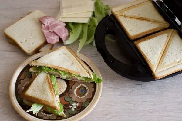 sandwiches ປຸງແຕ່ງອາຫານໃນ sandwich