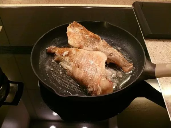 თევზი შემწვარი frying პან