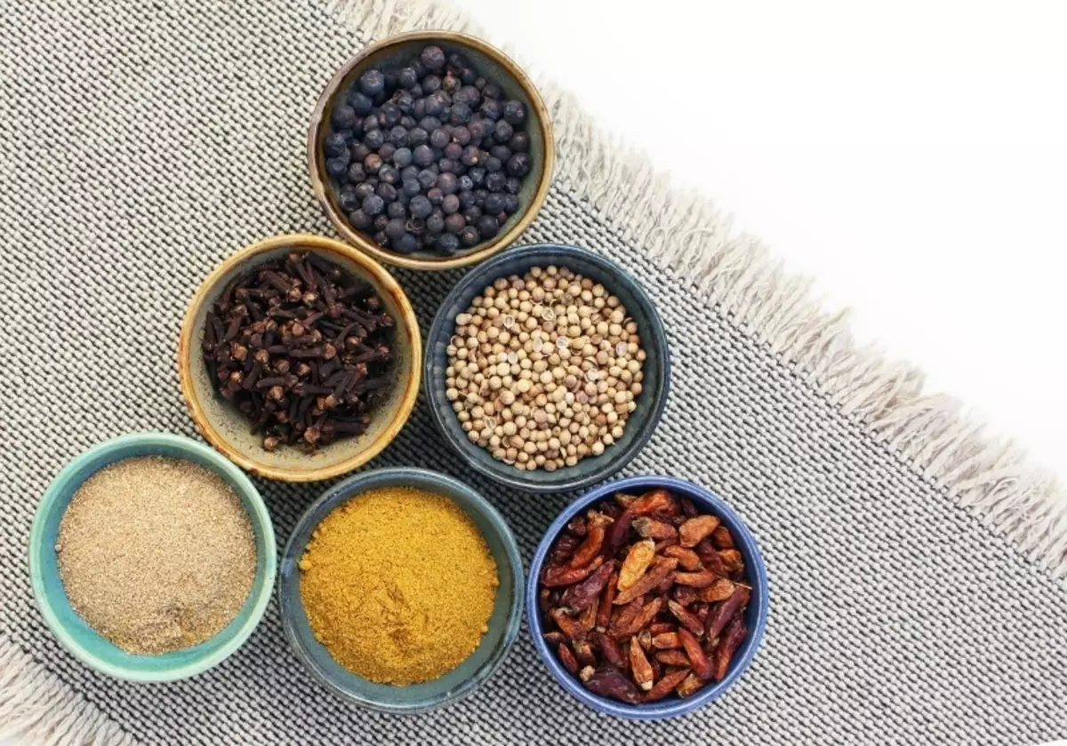 Hvilke krydder er i stand til å snu de vanlige rettene til kulinariske mesterverk