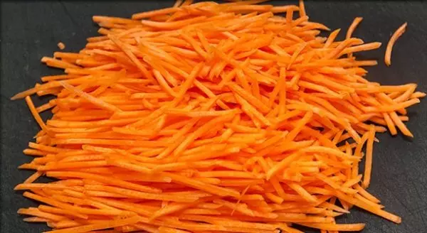 Curly carrot for Korean salad