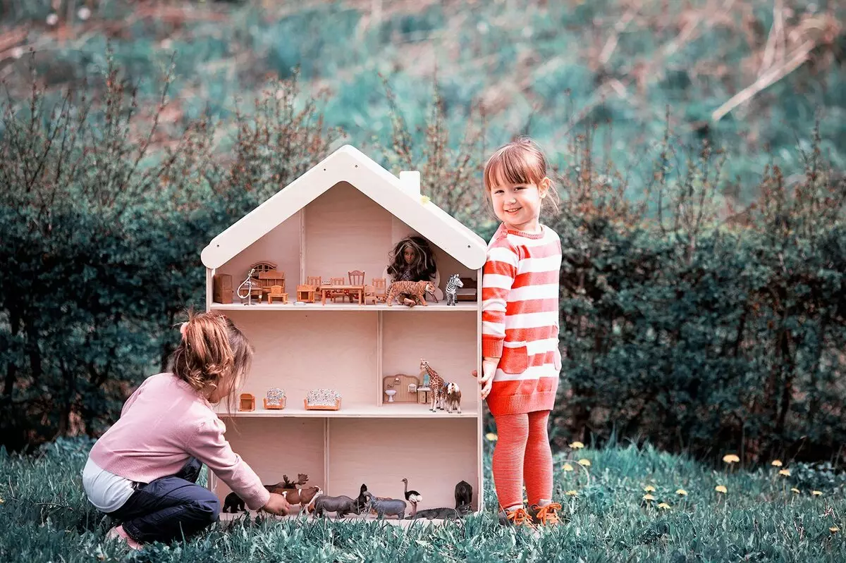 Como fazer uma casa para Barbie Boneca com suas próprias mãos de materiais diferentes