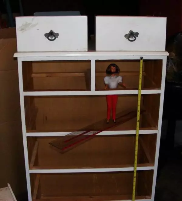 Lutka v dresser