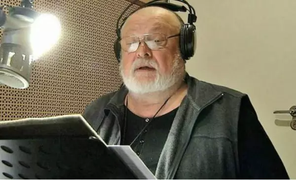 Boris Bystrov durante a agência de voz