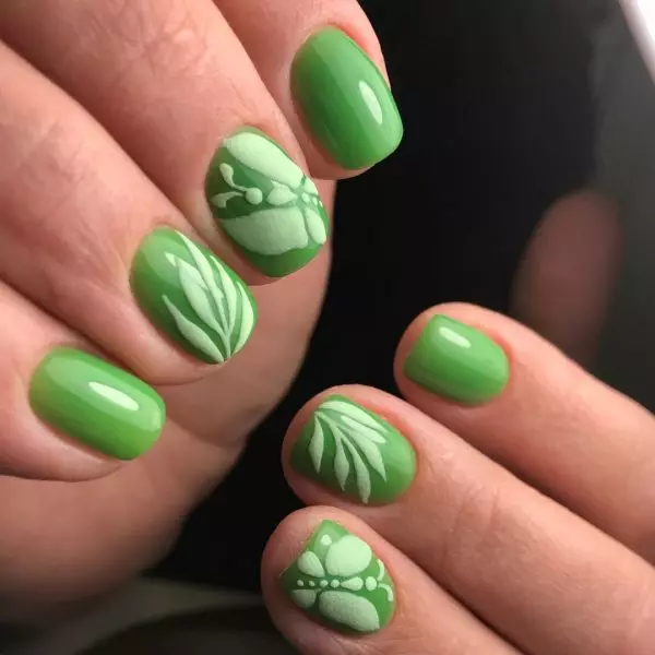 Manicure dei chiodi brevi