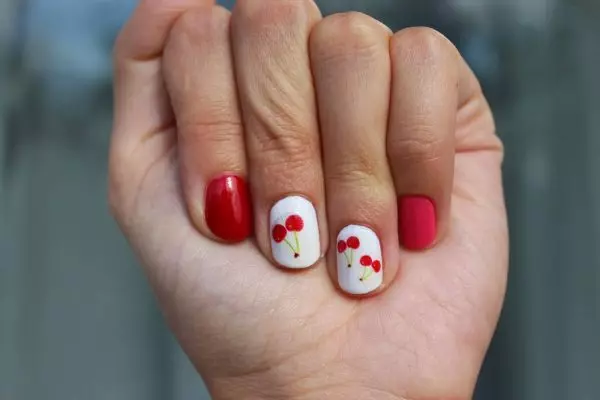 Misumari fupi manicure.