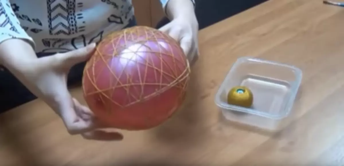 Como facer unha bola de fíos: Etapa 3