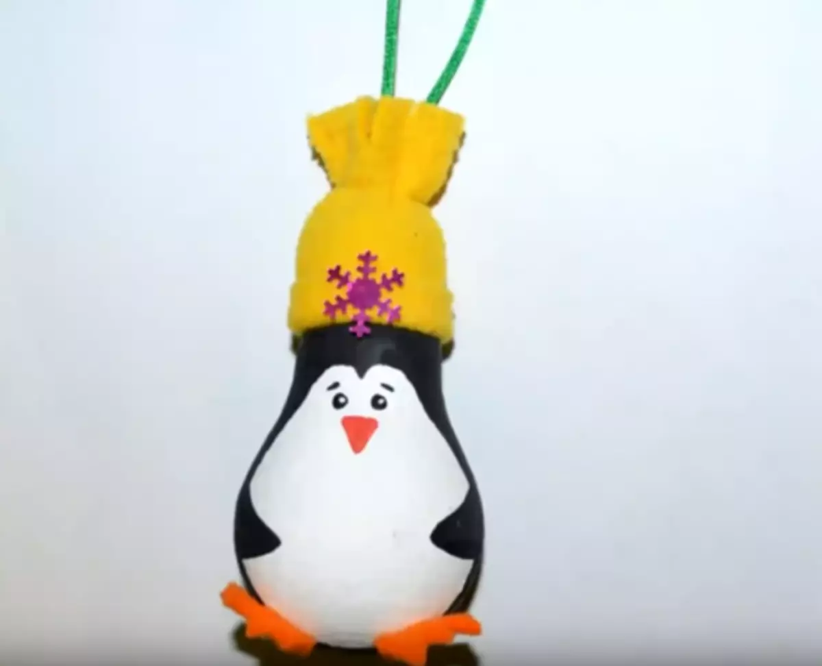 Како да се направи пингвин од сијалицата: резултат на работата