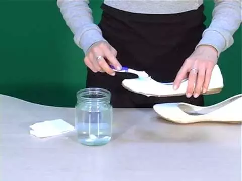 Flat balet putih bersih sikat gigi
