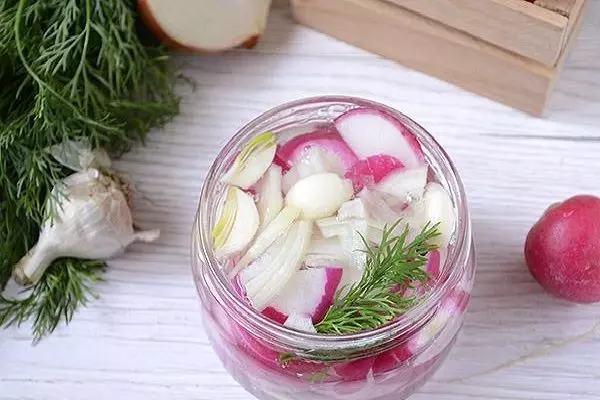 Onions and garlic in radish