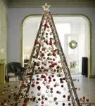 Божићно дрвце из сталаца и играчака дрвета божићних дрвета