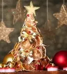 Божиќното дрво од кругови на исушено портокалово