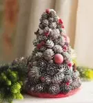 Christmas tree from cones