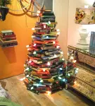 किताबों से क्रिसमस का पेड़