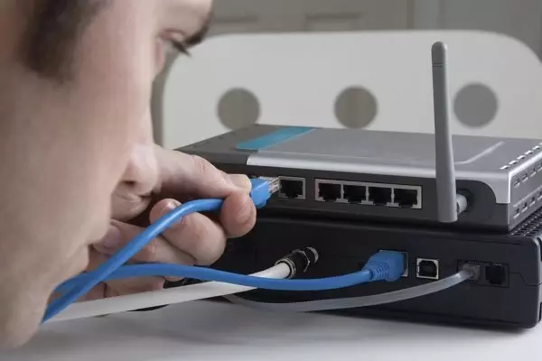 Connexió d'un cable de xarxa