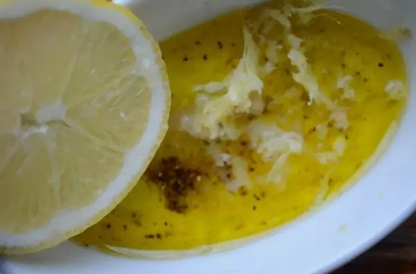 Tanken voor fruitsalade en halm citroen
