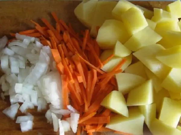 कांदे, गाजर आणि बटाटे