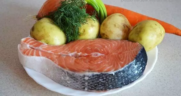 Salmon, sabzavot va ko'katlar