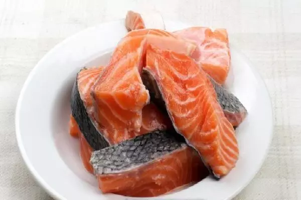 SALMON SLICED.