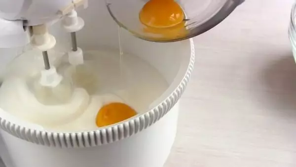 Eggs in a mixer
