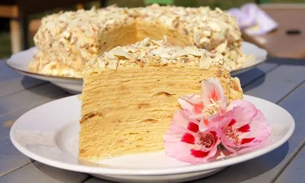 napoleon cake ຈາກ lavash: ຂັ້ນຕອນທີໂດຍຂັ້ນຕອນສູດທີ່ມີຮູບພາບແລະວິດີໂອ 4426_12