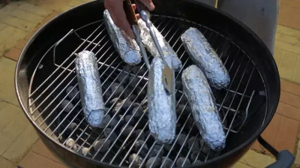Corn cobs fóliában grill rács