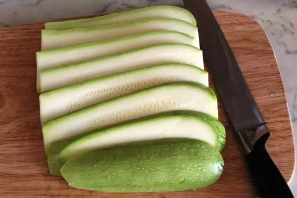 Sliced ​​zucchini.
