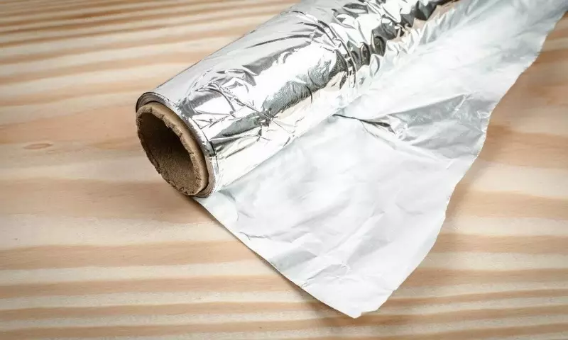 Comment utiliser le papier d'aluminium pour les produits de cuisson dans le four