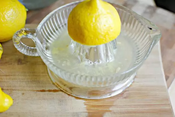 Jus pemerasan jus dari lemon