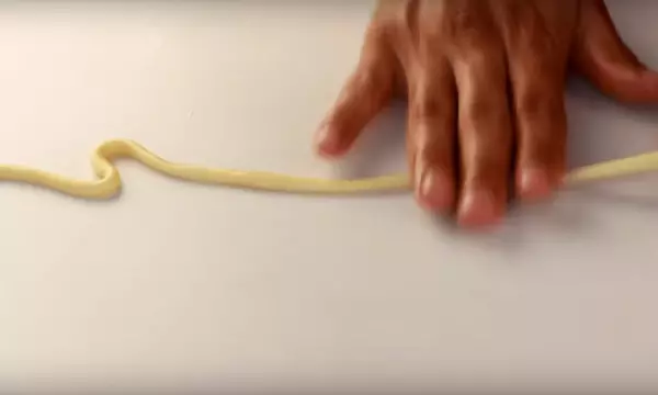 Rolling noodles