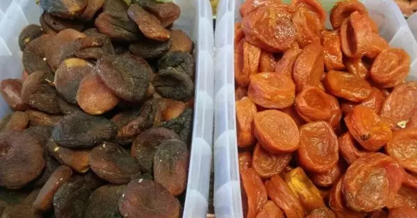 वाळलेल्या apricots