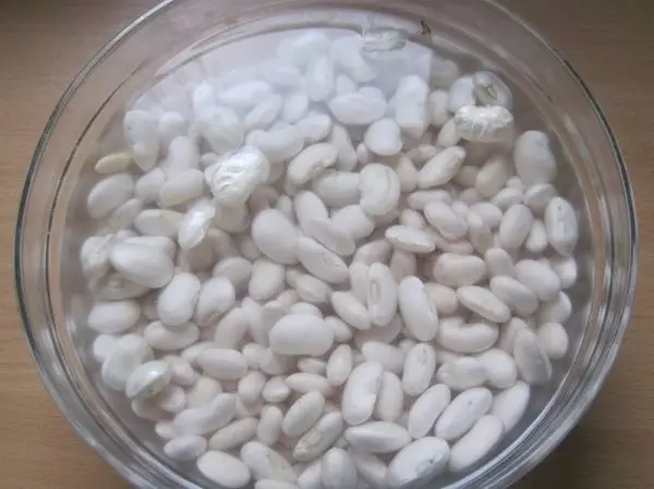 White Beans, yakavharwa mumvura