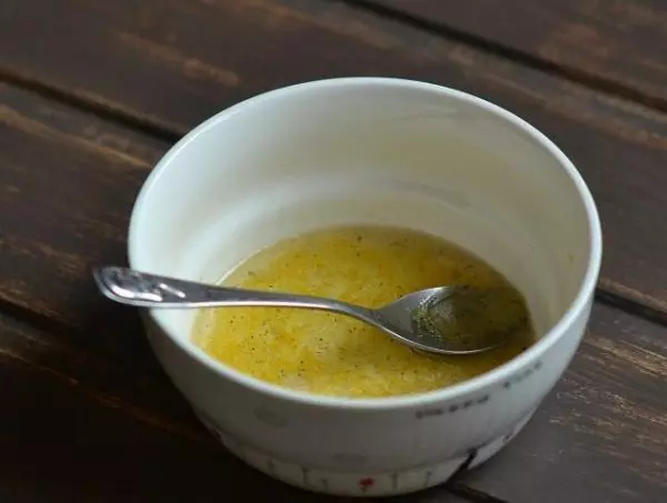 Una barreja de suc de llimona i oli d'oliva