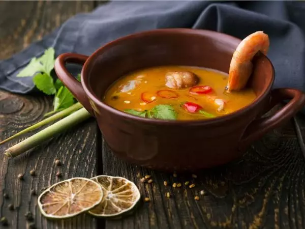 Cuisine Asian: Bi wêneyên çêtirîn re, di nav de Raman, mirîşk, panî, curry, panir, supa tom-pit, kung pao chicken 4513_14