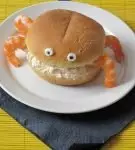 Hamburger dengan keju krim dan udang
