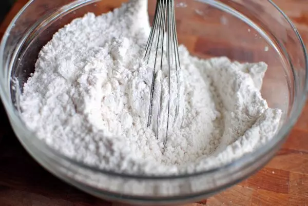 麵粉用糖和鹽