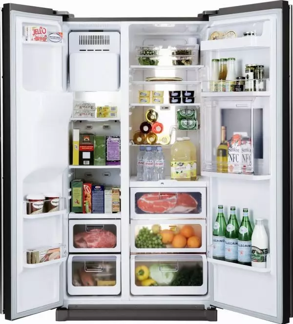 Šaldytuvas su produktais