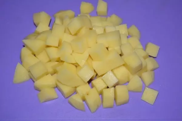 Sliced ​​crude potatoes