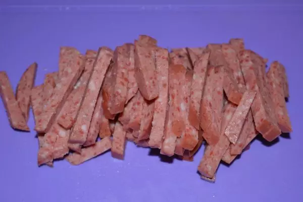 Sliced ​​with straw smoked sausage