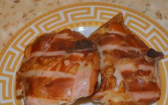 Smoked chicken beams on a plate