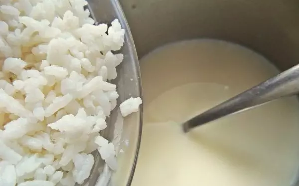 Boiled rice for cheese soup