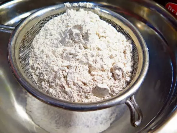 Sifting harina con sal