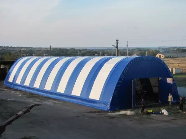 Hangar z PVC.