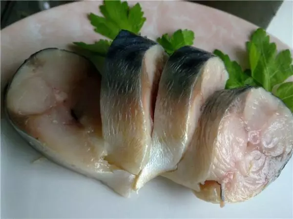Sliced ​​mackerel