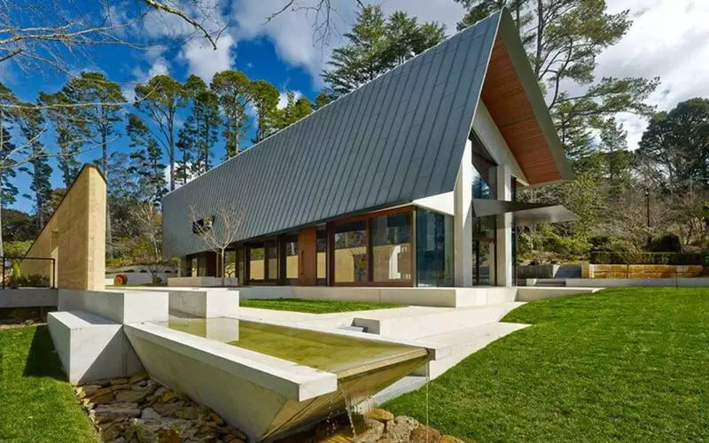 Atap rumah pribadi yang indah: bahan atap apa yang terlihat lebih baik - desain ide di foto dan video