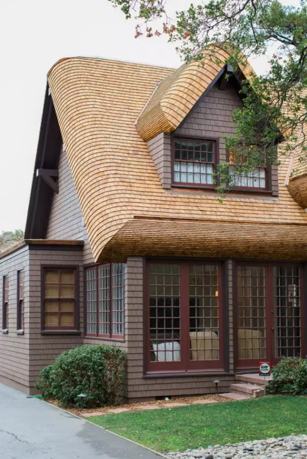 Casa de telhado betuminoso