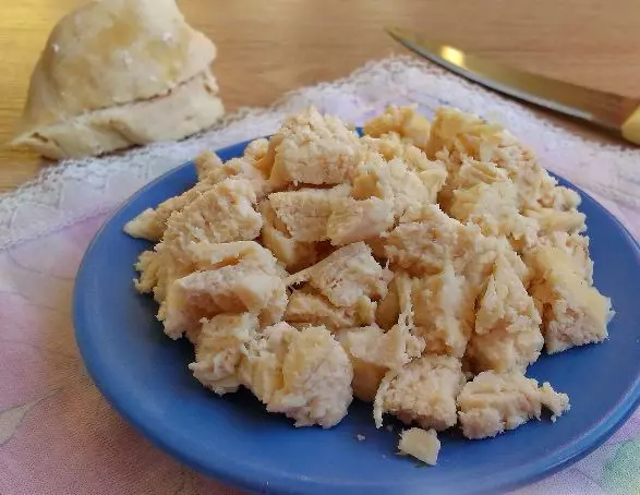 Akachekwa akamiswa nehuku fillet pane bhuruu ndiro